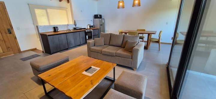 Departamento Luminoso Con Balcón Y Vistas-1 - Villa La Angostura