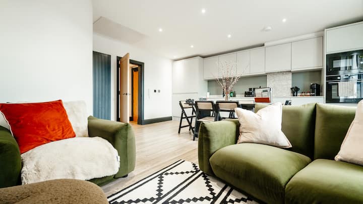 Knutsford Centre Penthouse | Parking | Restaurants - Knutsford