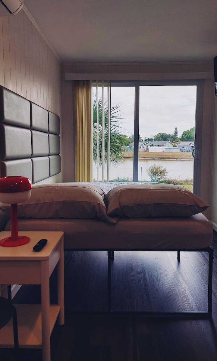 Lakeview Tiny House Near Airport - Kissimmee, FL