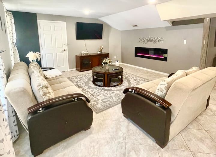 Charm Basement Near Potomac Mill - Woodbridge, VA