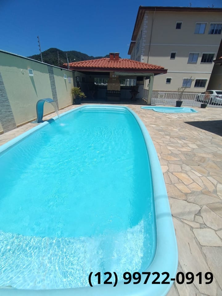 Apto Em Condomínio Com Piscina. - Ubatuba