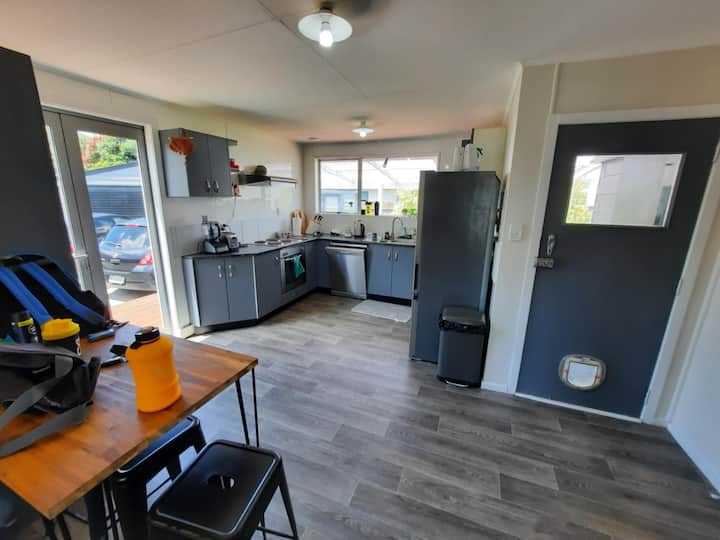 Perfect Palmy Place ! 3 Bedroom Home - Palmerston North