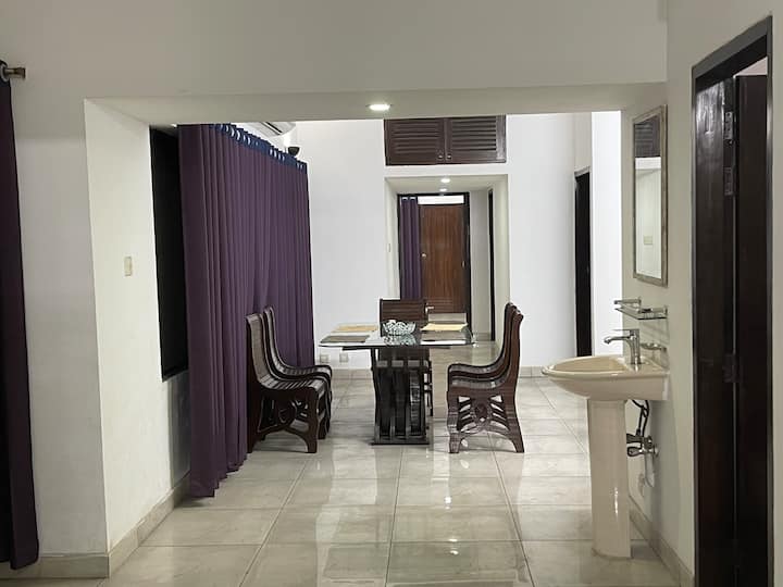 Cozy Couple Bedroom In Gulshan - Dhaka