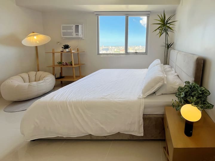 Cozy Condo Near Ayala Center | With Pool & Gym - Cebú