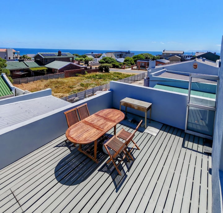 Pet Friendly Beach Entertainer - De Kelders