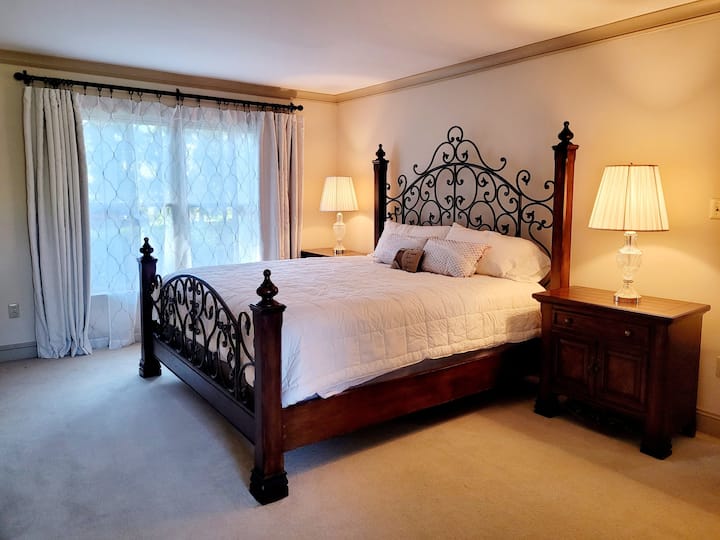 Stone Crest Farm Carriage House • 2 King Suites - Lexington, VA