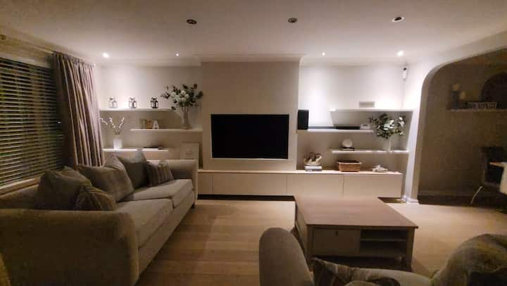 Stylish, Modern 3 Bedroom House - Glasgow