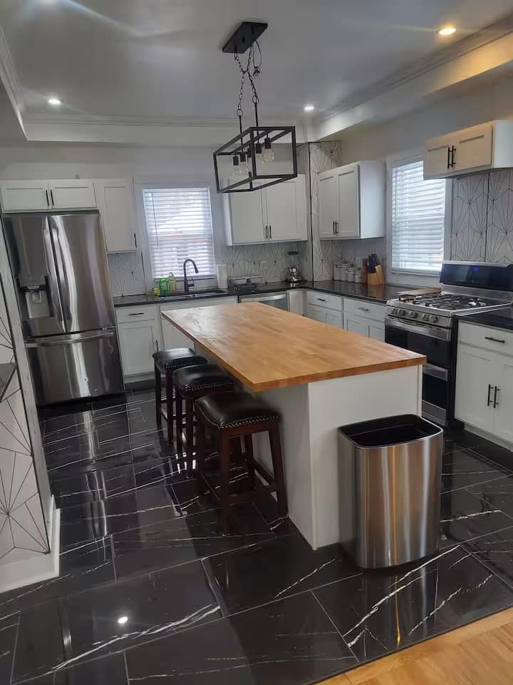 Cozy Comfortable Compound In Midtown Detroit - Détroit, MI