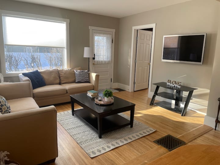 The Urban Cottage Retreat - レスブリッジ