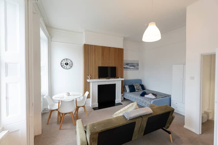 Spacious Studio In Central Brighton With Parking - Brighton