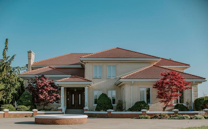 Escape To Villa Fiore - Lakeshore