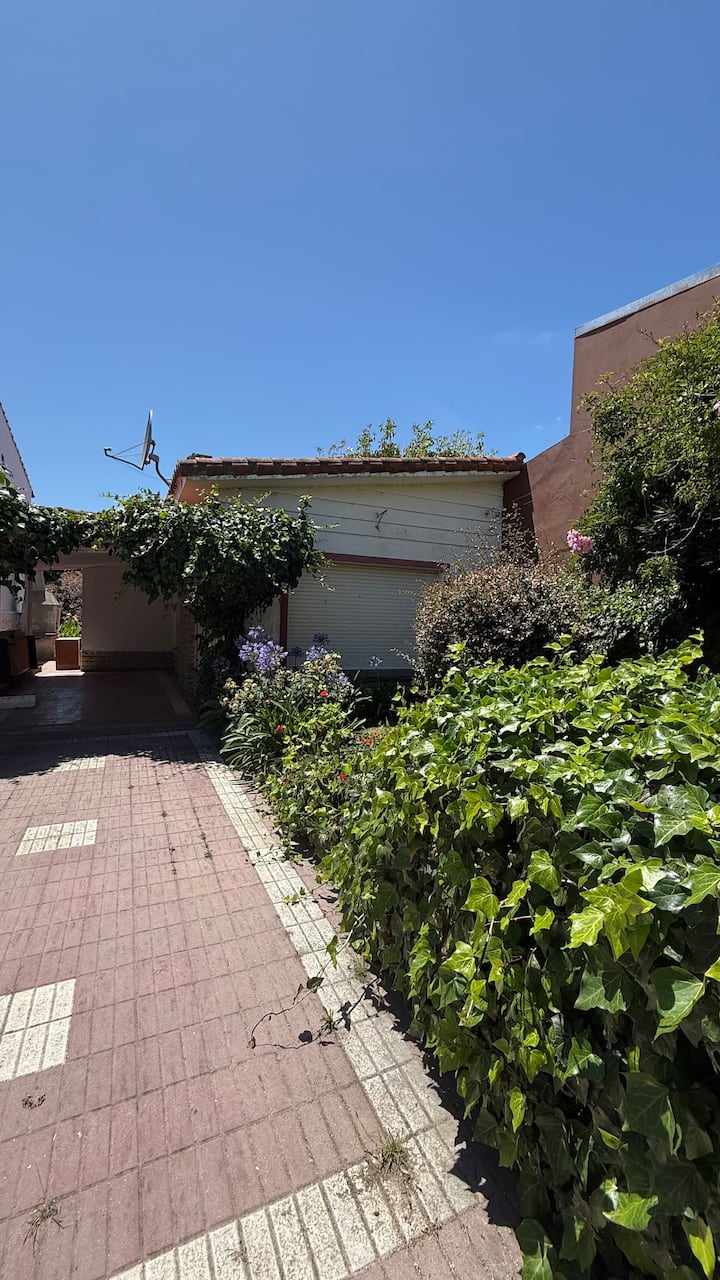 Casa A Dos Cuadras De La Playa - Miramar