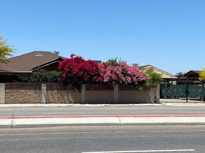 La Pequeña Casita - Bakersfield, CA