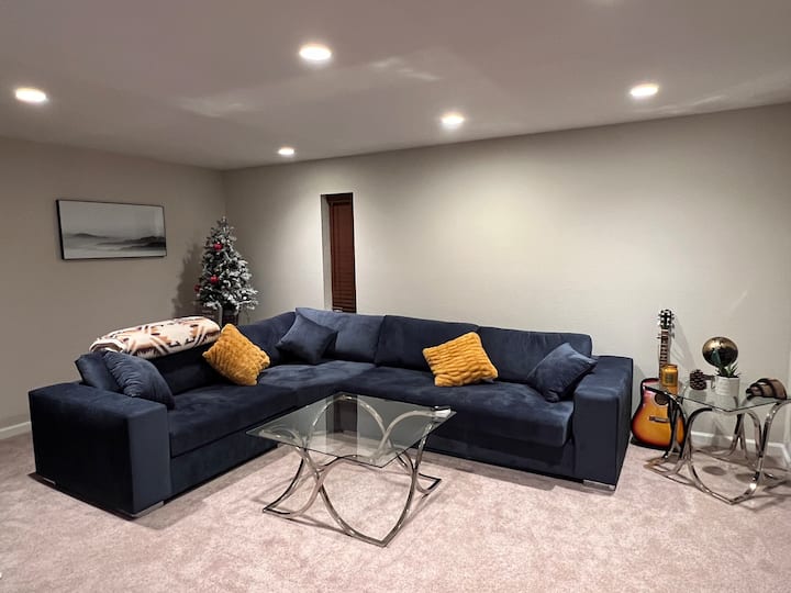 Spacious 2br/2ba W/ Patio + Hot Tub Access - Almaden, CA
