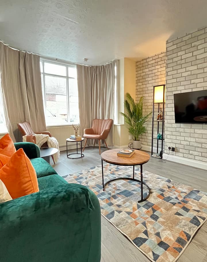 New 4 Br 6 Sleeps | 2 Parking | Local Amenities - Coventry