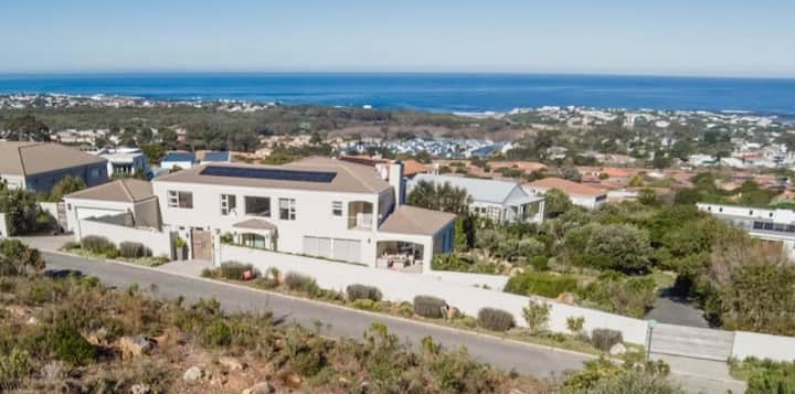 Sea & Mountain Villa - Hermanus