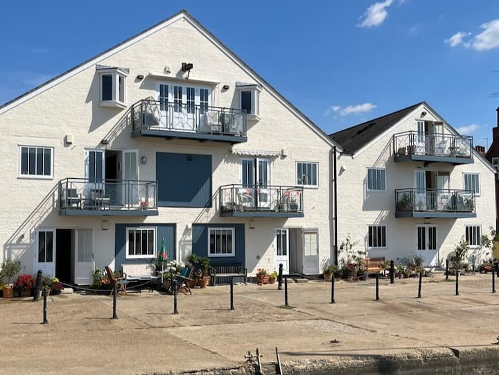 Beautiful Waterfront Twin Balony - West Mersea