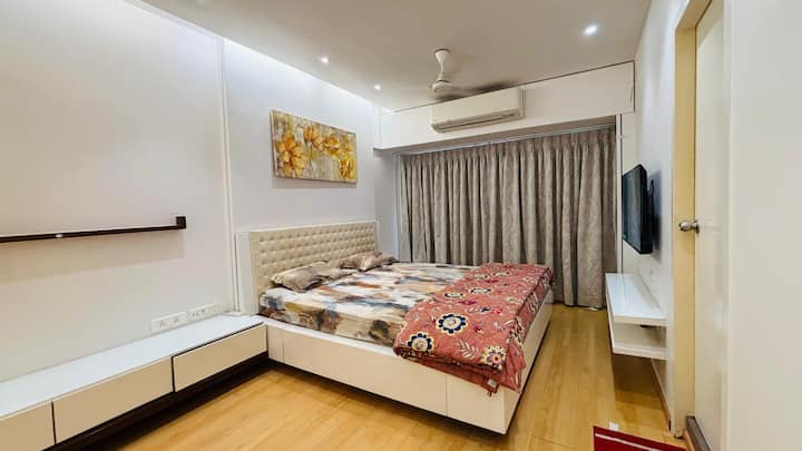 The Oasis: Luxury 2bhk Apartment At Lokhandwala - Mumbai