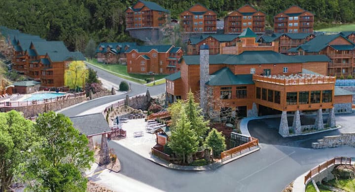 West Gate Smokey Mountains - Gatlinburg, TN