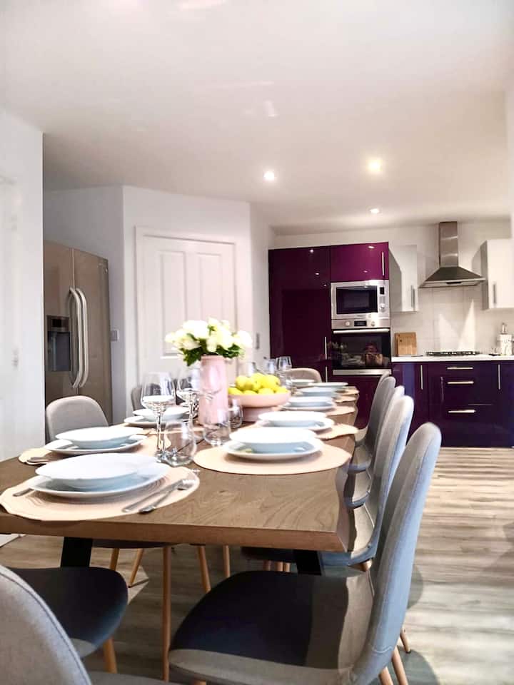 Elysian Escape, Modern 5 Bedroom House, Sleeps 10 - Darlington