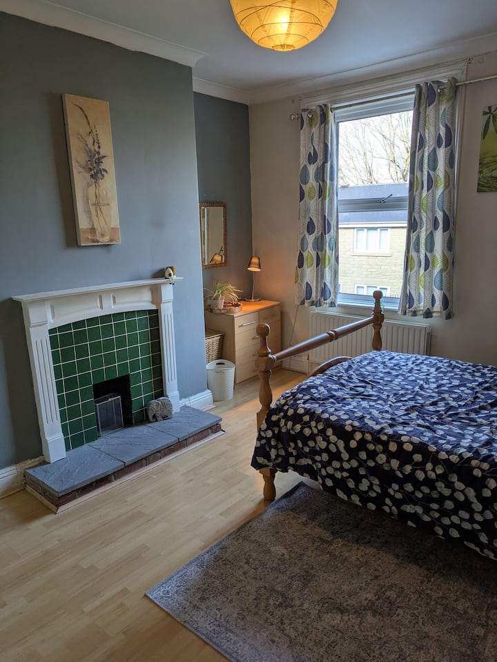 Double Room In Victorian Terrace - Leeds