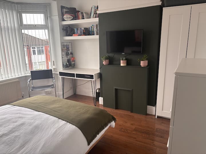 Spacious Cosy Room Close To City Centre - Manchester
