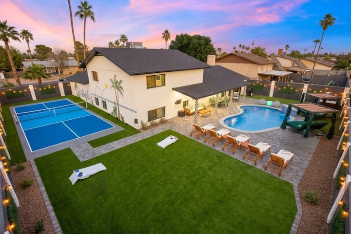 Lux Old Town - Pickleball, Games, Gym, Spa & Pool - Scottsdale, AZ