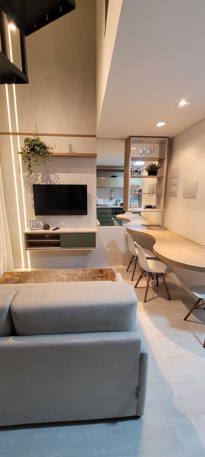 Apartamento Com Garagem Em Excelente Localização. - Curitiba