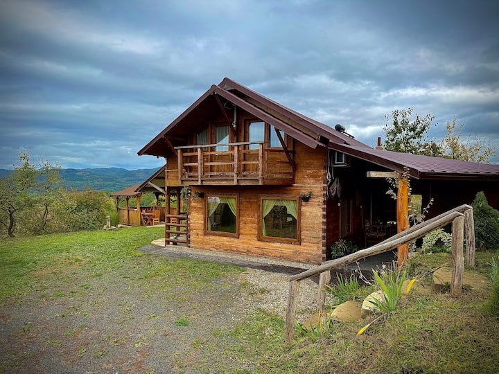 Alpine Cabin - Brad