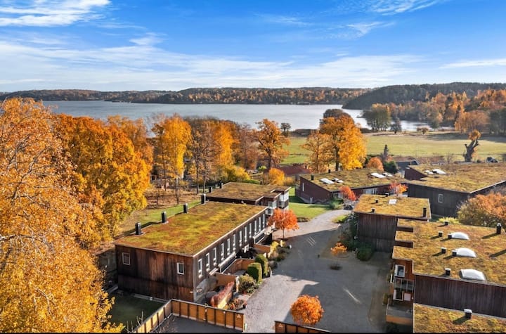 Sjönära Radhus På Gällstaö - Tumba
