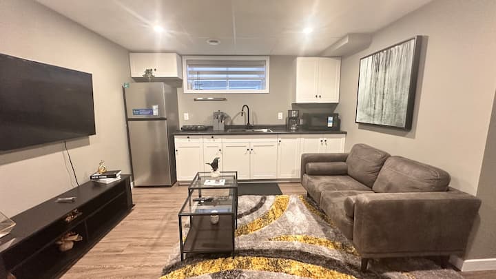 Entire Basement Suite In Winnipeg (Bishop's Suite) - Winnipeg