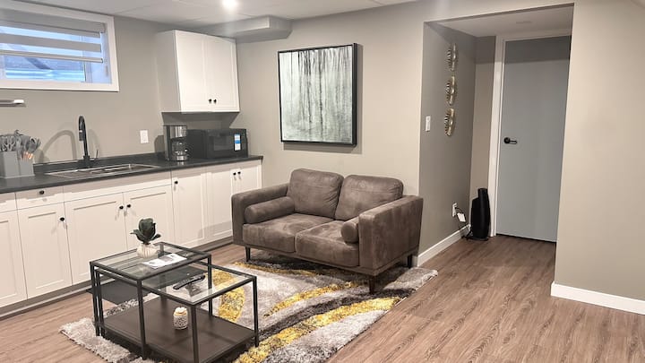 Entire Basement Suite In Winnipeg (Bishop's Suite) - Winnipeg