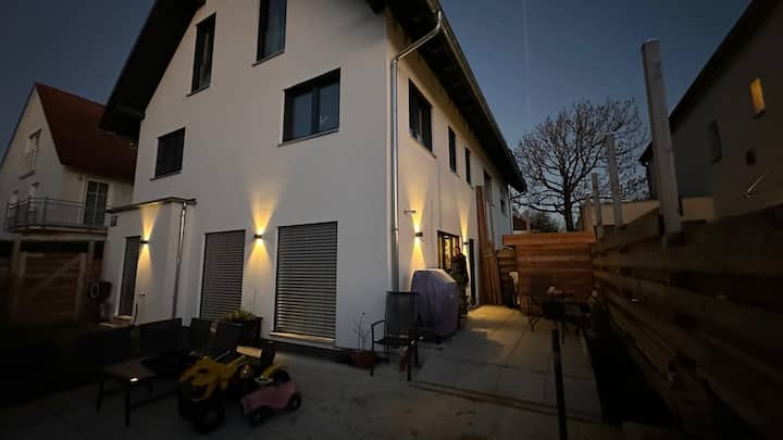 Familienfreundliches Gut Gelegenes Haus In München - München