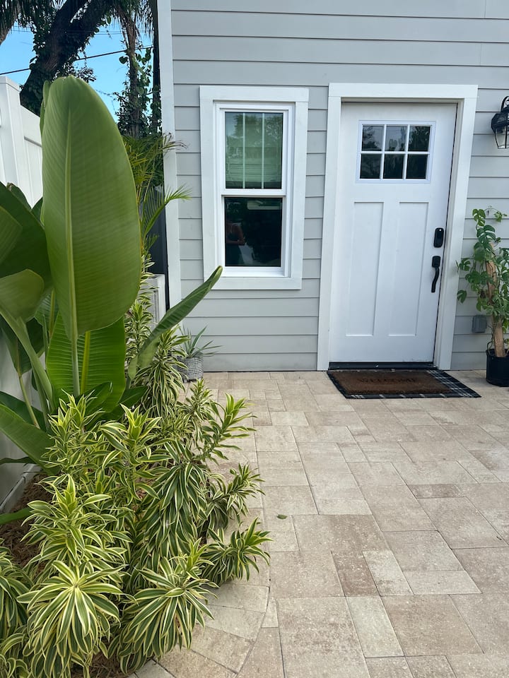 Riverside Heights Studio Retreat - Tampa, FL