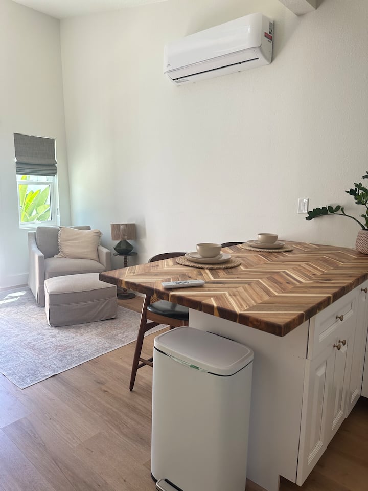 Riverside Heights Studio Retreat - Tampa Airport (TPA)