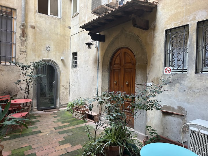 A Due Passi Da Palazzo Pitti - Florence