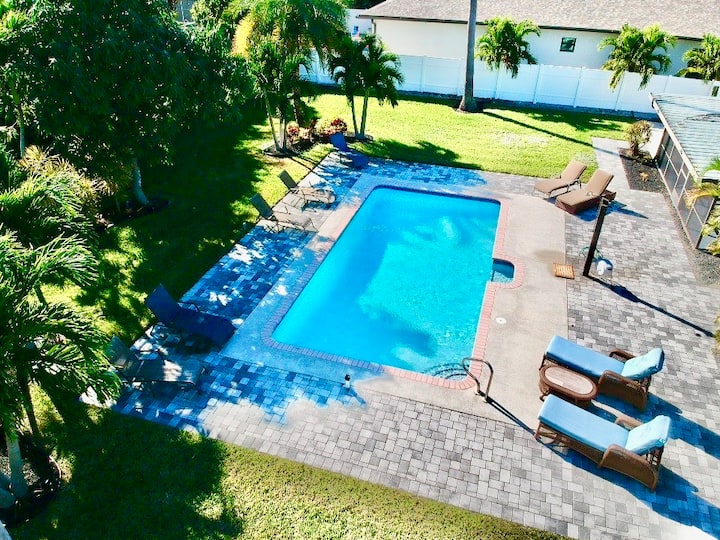 Heated Pool King Bed, Beach 1 Mile, Lg Fenced Yard - Naples Park, FL