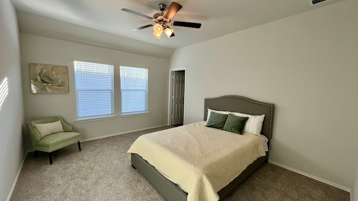 Primary Room - Temple, Tx! - Near Downtown & Bs&w - Temple, TX
