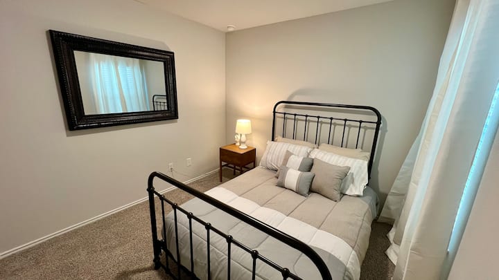 Room #2 - Temple, Tx! - Near Downtown & Bs&w - Temple, TX