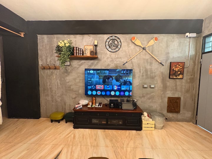 墾丁包棟民宿｜恆春古城美式工業風6-8人-包棟三臥室度假屋/ktv/麻將/廚房/烤肉/步行車站五分b - 恆春