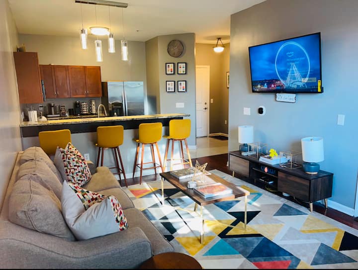 Downtown Living, Modern Comfort, Large Condo - Atlanta, GA