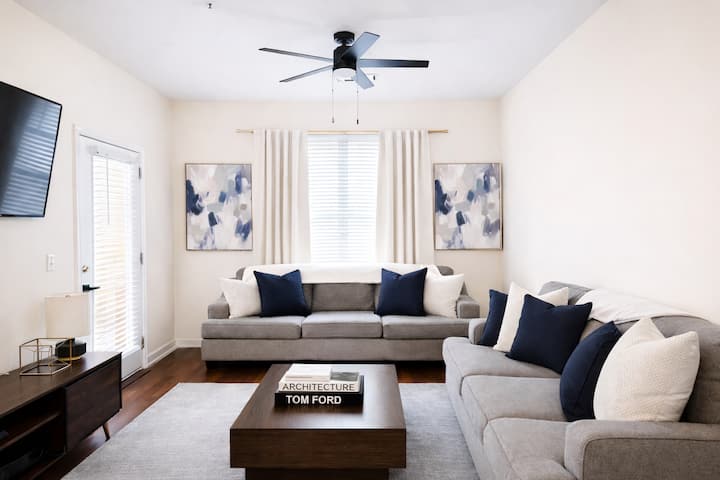 Downtown Living, Modern Comfort, Large Condo - Atlanta, GA