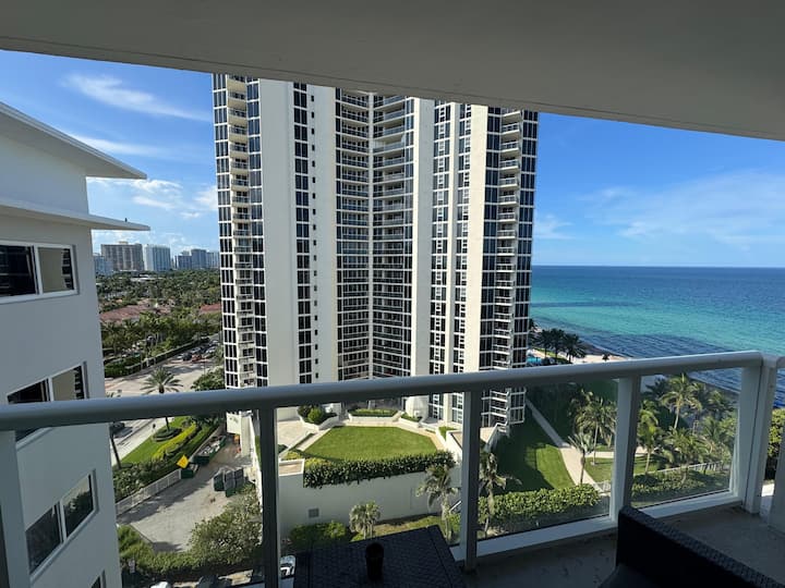 Beachfront Studio Balcony ! - Sunny Isles Beach