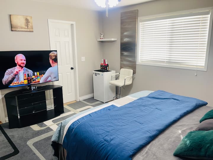 Modern Comfort, Prime Location - Peterborough