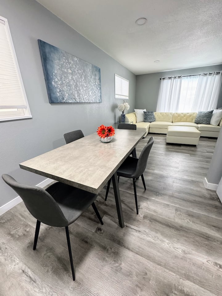 Walk To Starbucks, Anschutz, Dining; King Ensuite1 - Aurora, CO