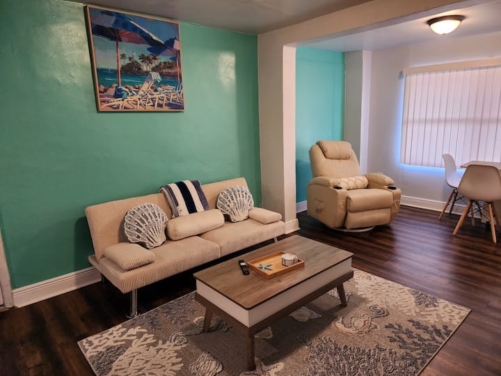 Cozy 2br Beach Haven By Downtown St. Pete - St. Petersburg, FL