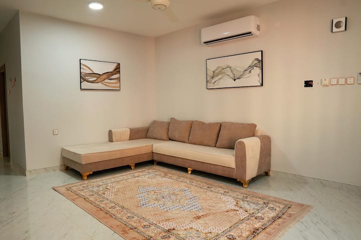 3-bdr Qurum Flat Near Shops And Restaurants - Muscat