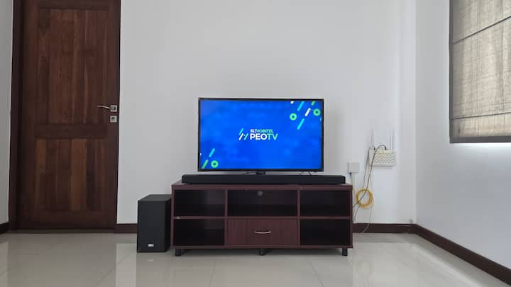 Private Queen Suite With Kitchen & Workspace - Colombo