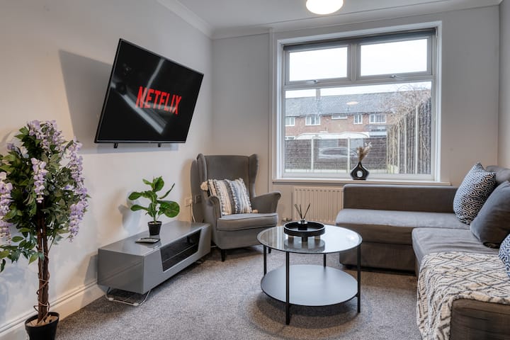 3br Pet-friendly Stay Sleeps 7 Parking+pool Table - Altrincham