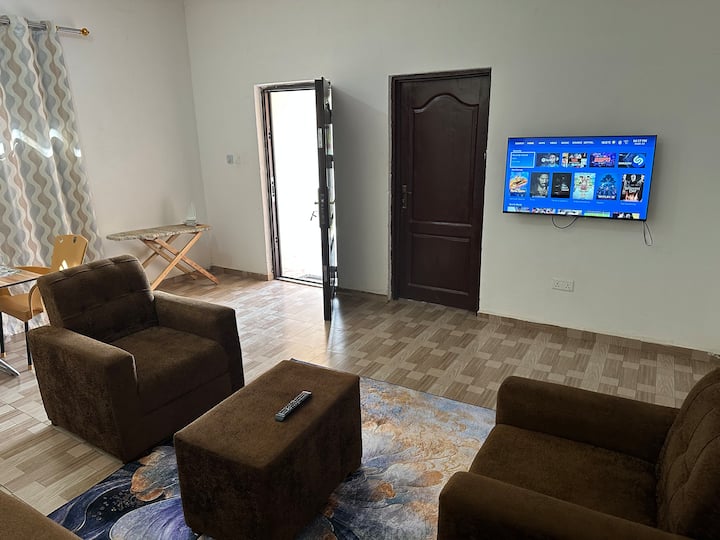 1 Br Lodge At St. James, 3 Mins From Royal Senchi - Ghana